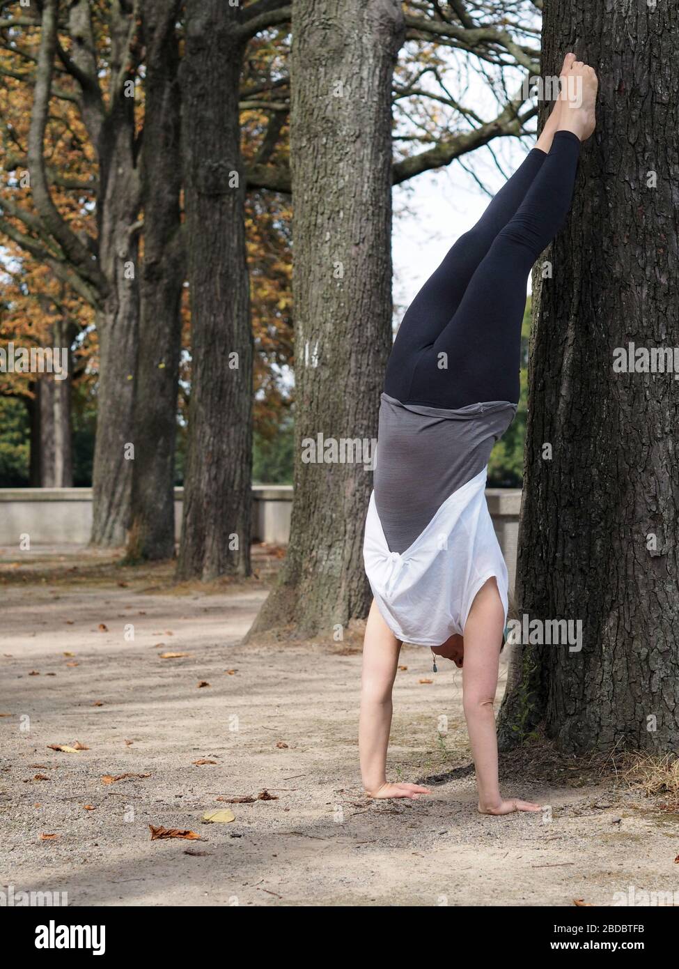 Girl doing a handstand hi-res stock photography and images - Alamy