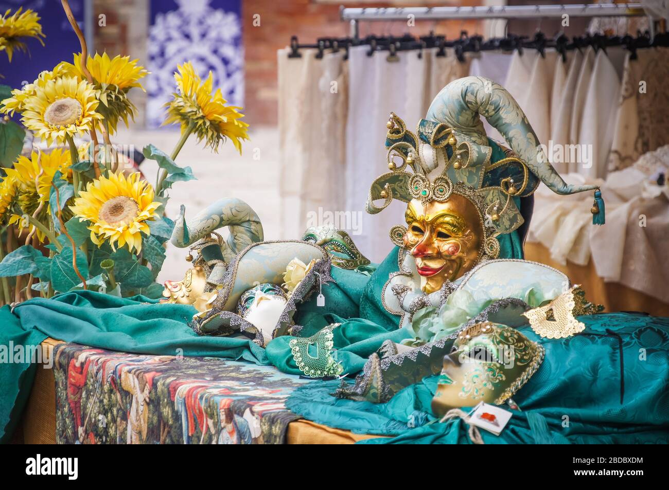 Venetian carnival mask making hi-res stock photography and images - Alamy