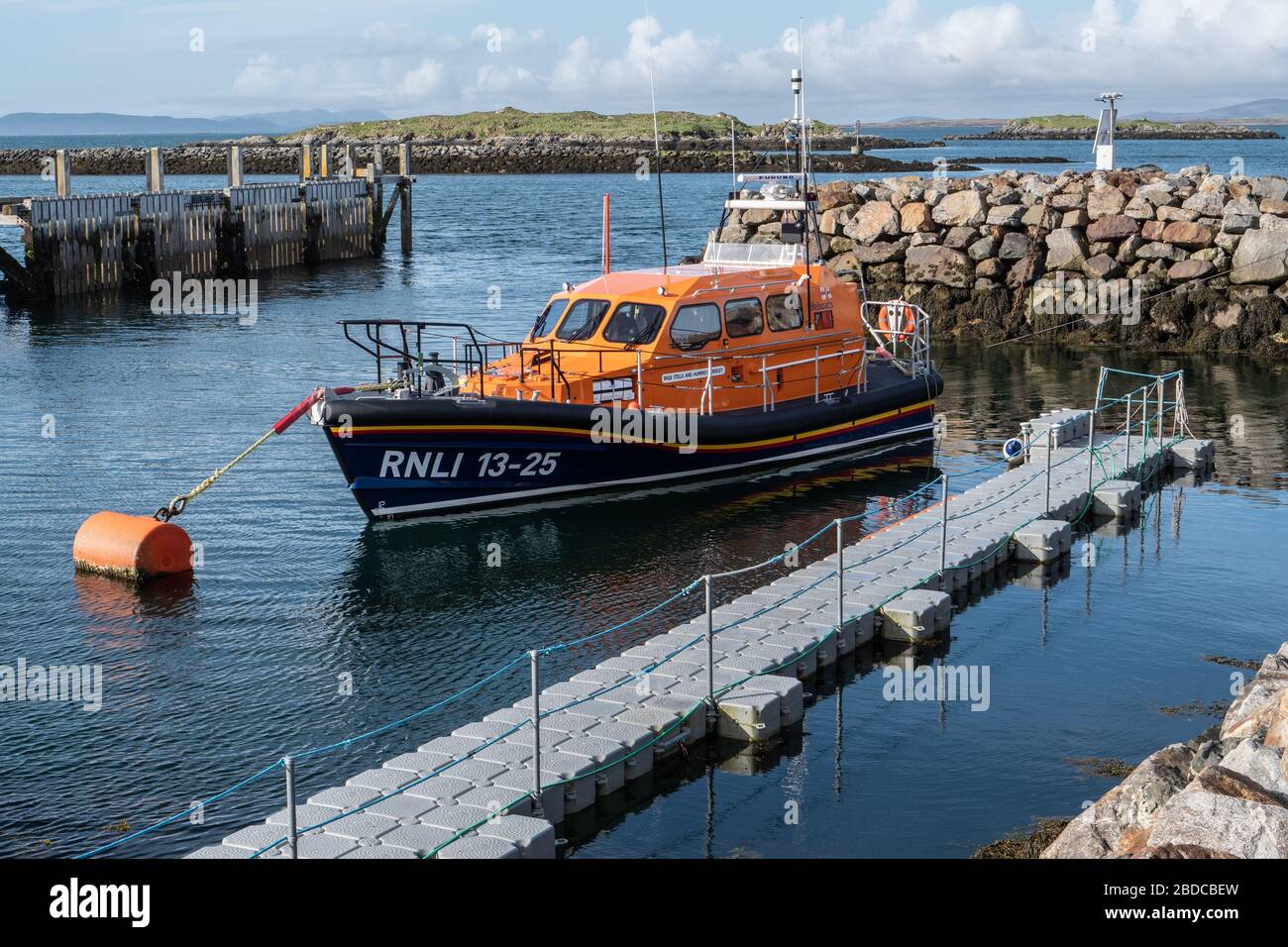 Shannon class lifeboat RNLB Stella and Humfrey Berkeley at Leverburgh ...