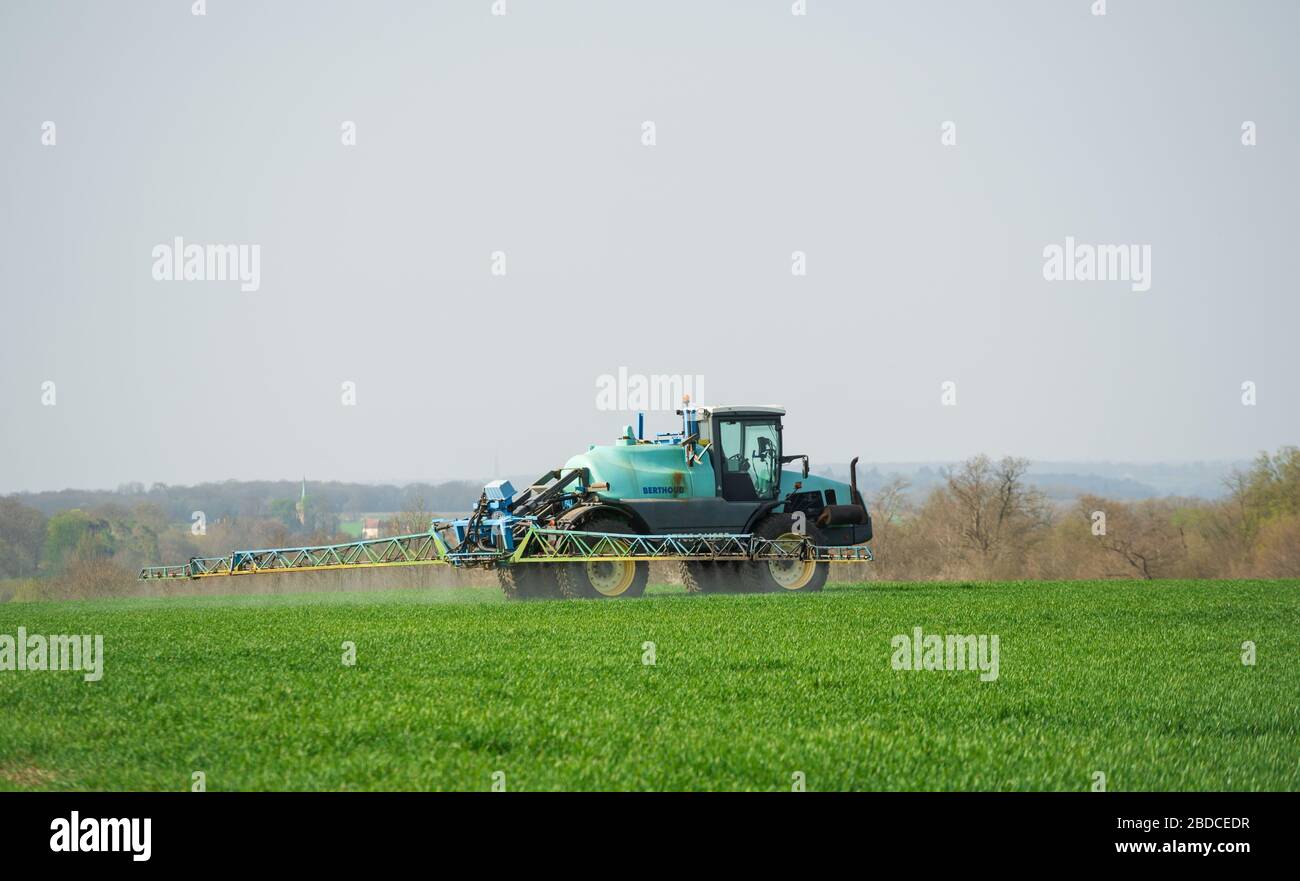 Crop sprayer hi-res stock photography and images - Alamy
