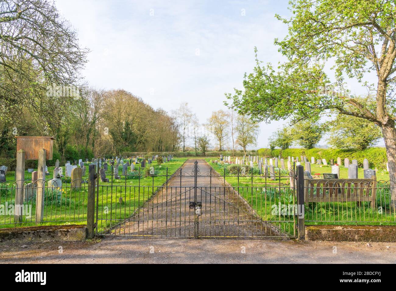 Cemetery gates hi-res stock photography and images - Alamy