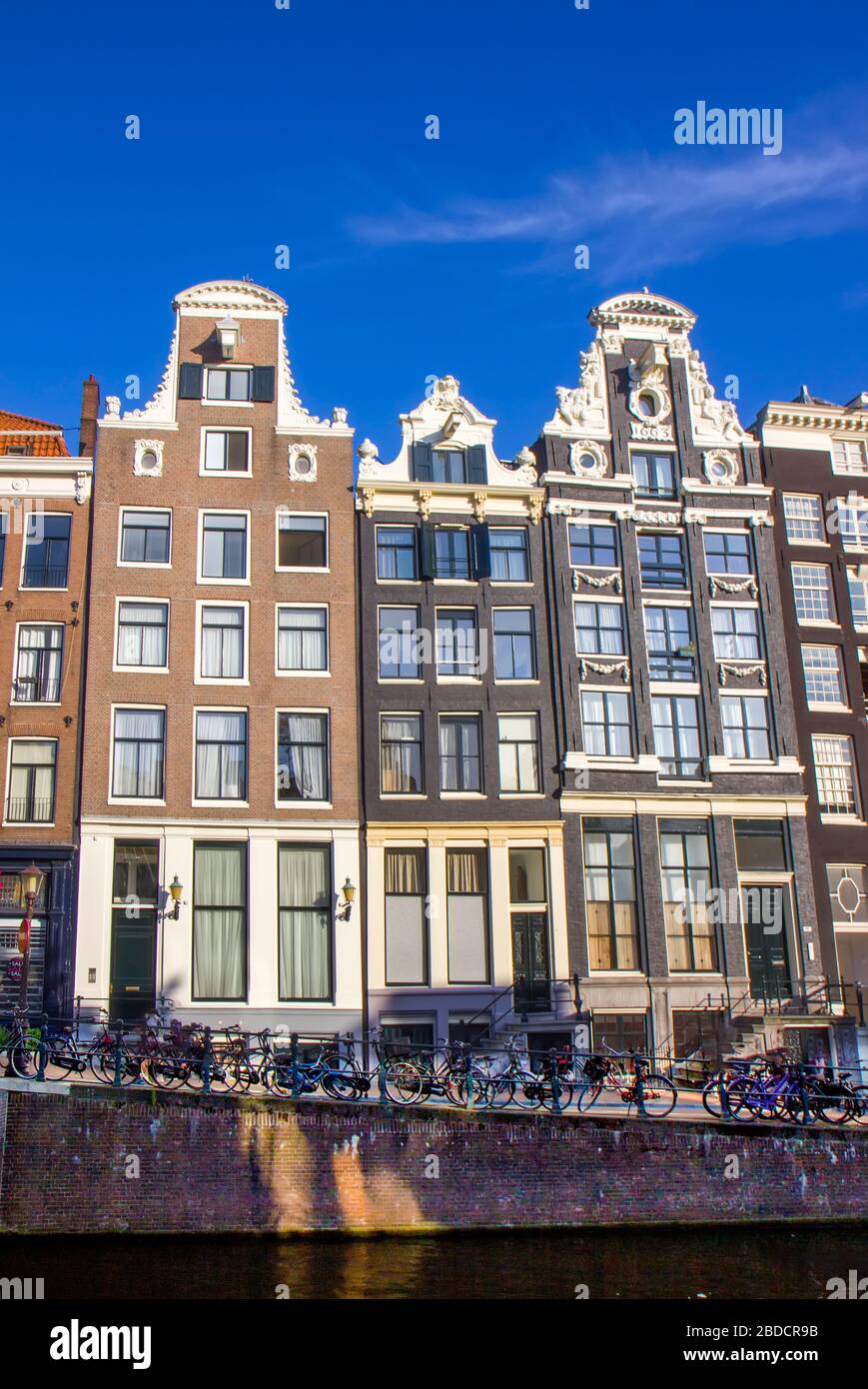 Traditional amsterdam home hi-res stock photography and images - Alamy