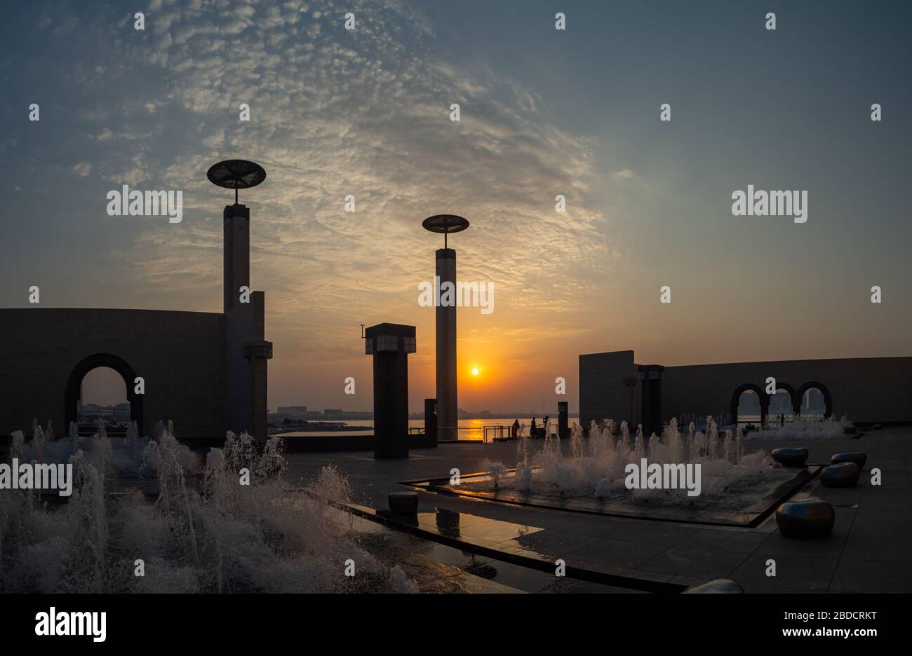 Museum of islamic arts doha water hi-res stock photography and images ...