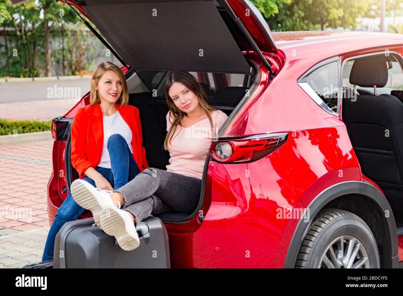 Packing car and college hi-res stock photography and images - Alamy