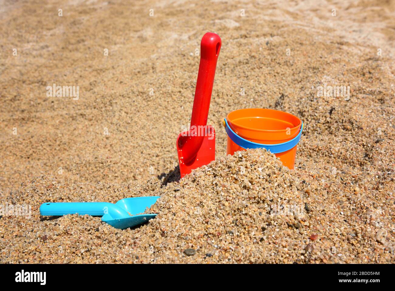 Child shovels hi-res stock photography and images - Alamy