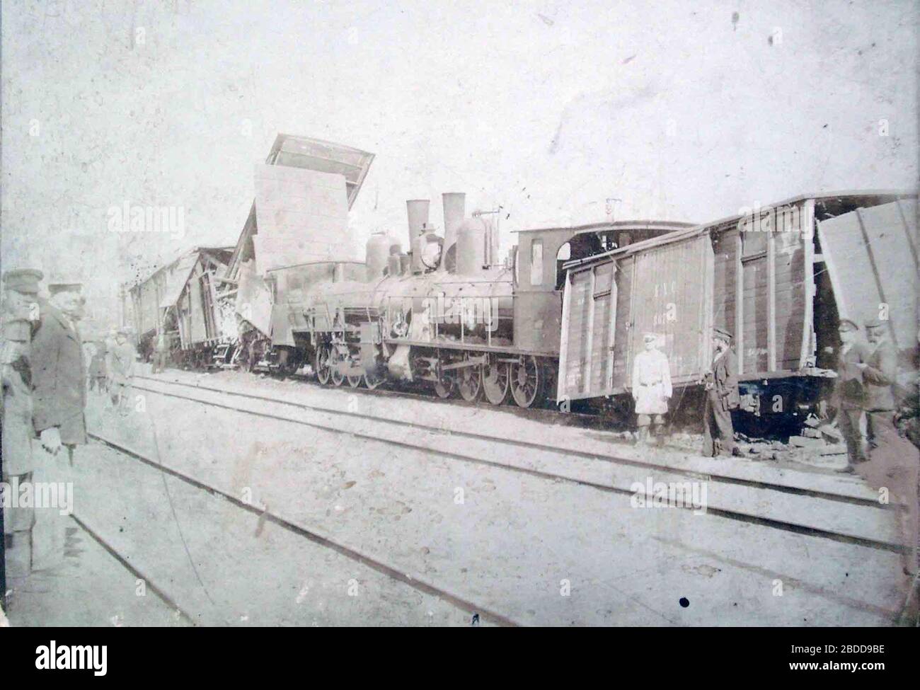 Two freight trains hi-res stock photography and images - Alamy