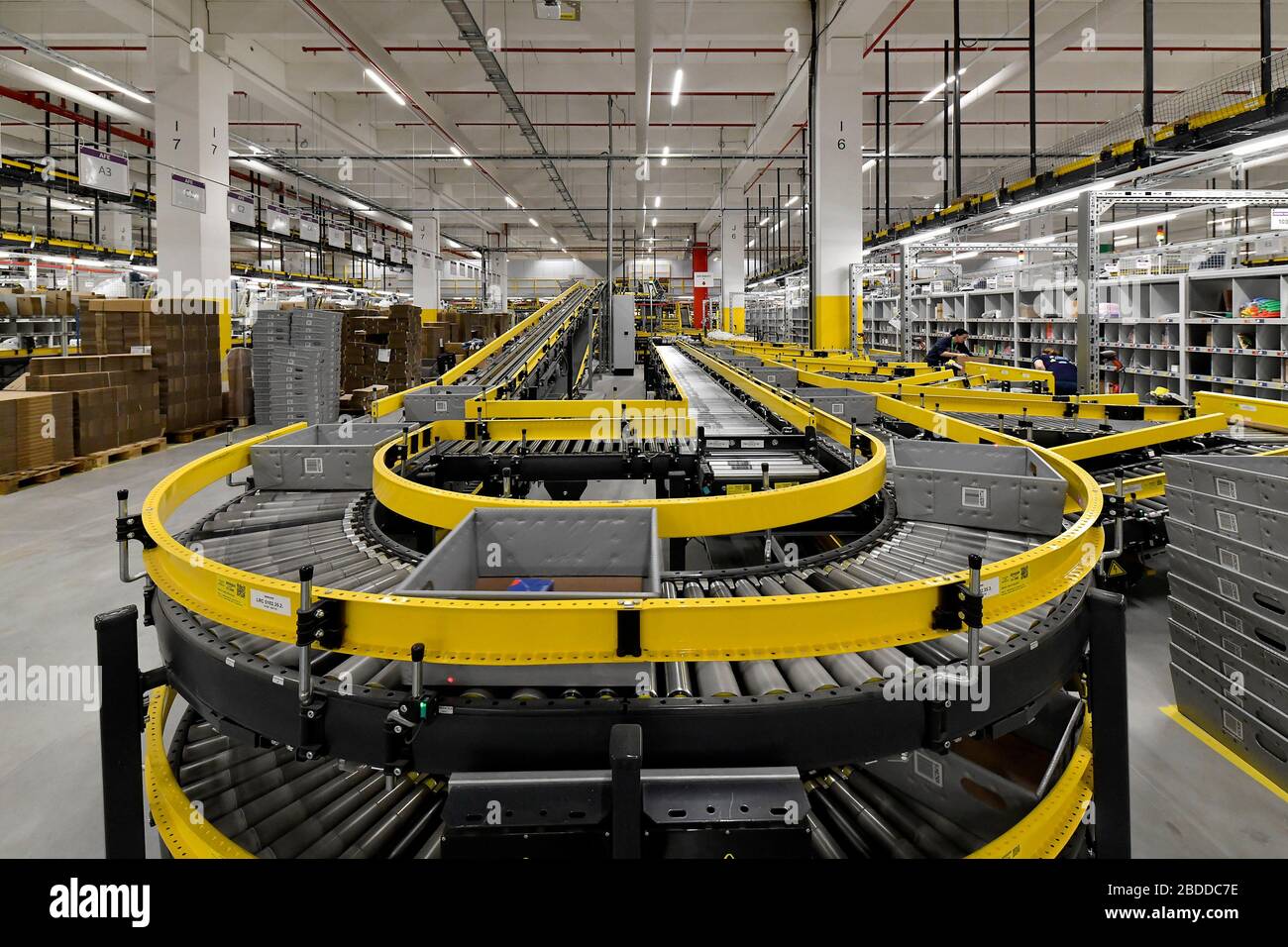 Amazon parcels warehouse hi-res stock photography and images - Alamy
