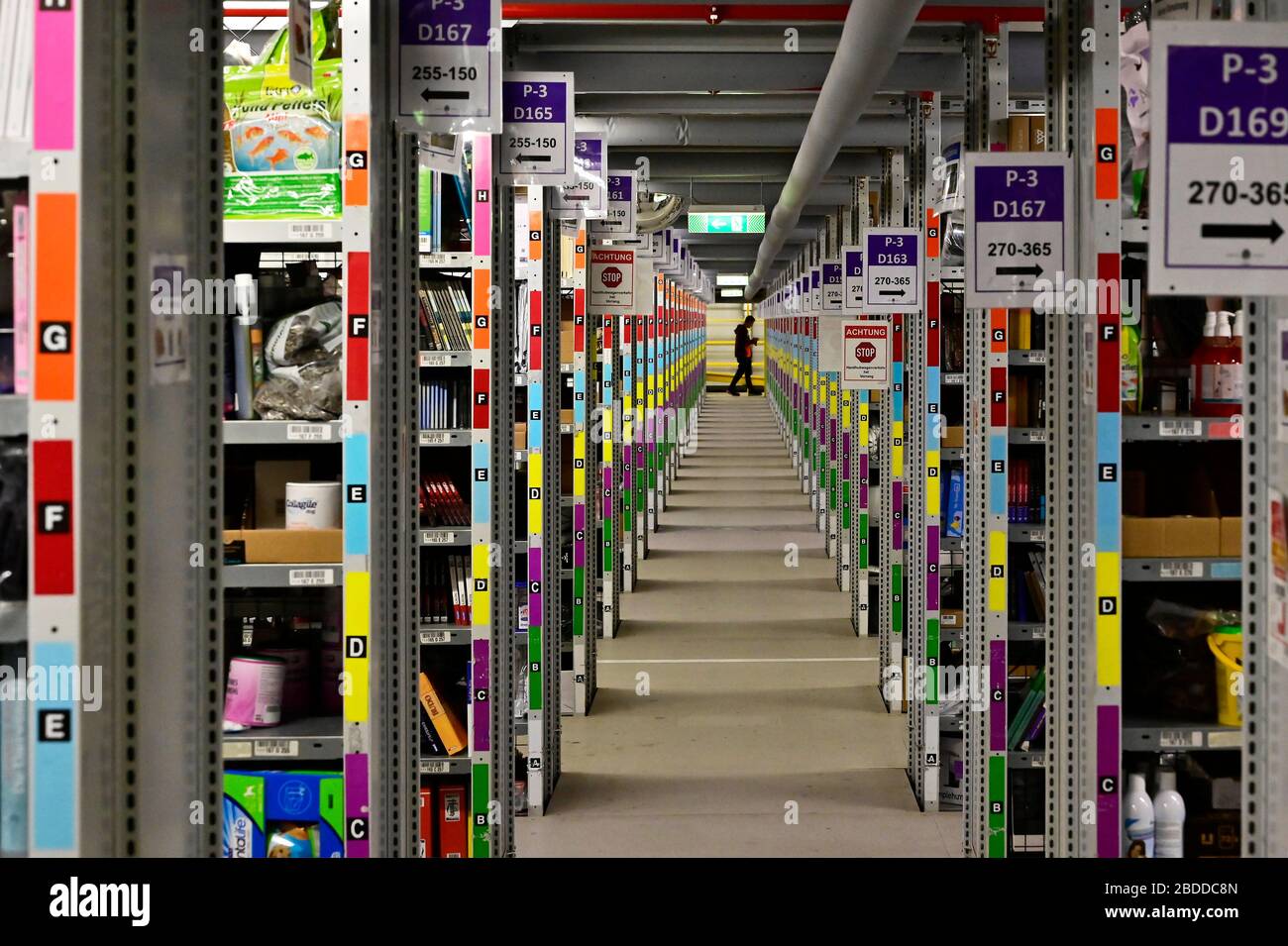 Amazon logistics system hi-res stock photography and images - Alamy