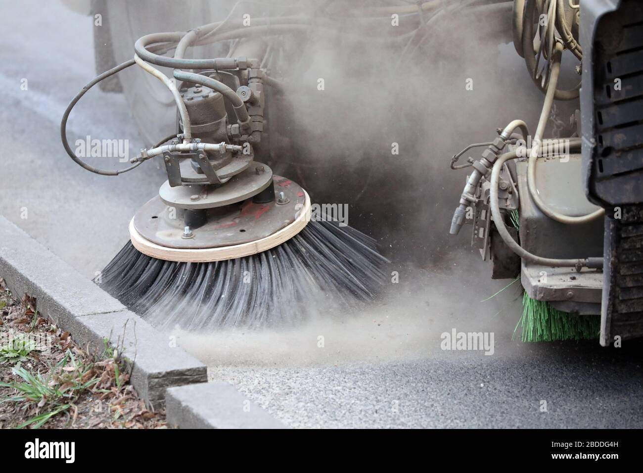 19.03.2020, Neuenhagen, Brandenburg, Germany - Sweeper cleaning the ...