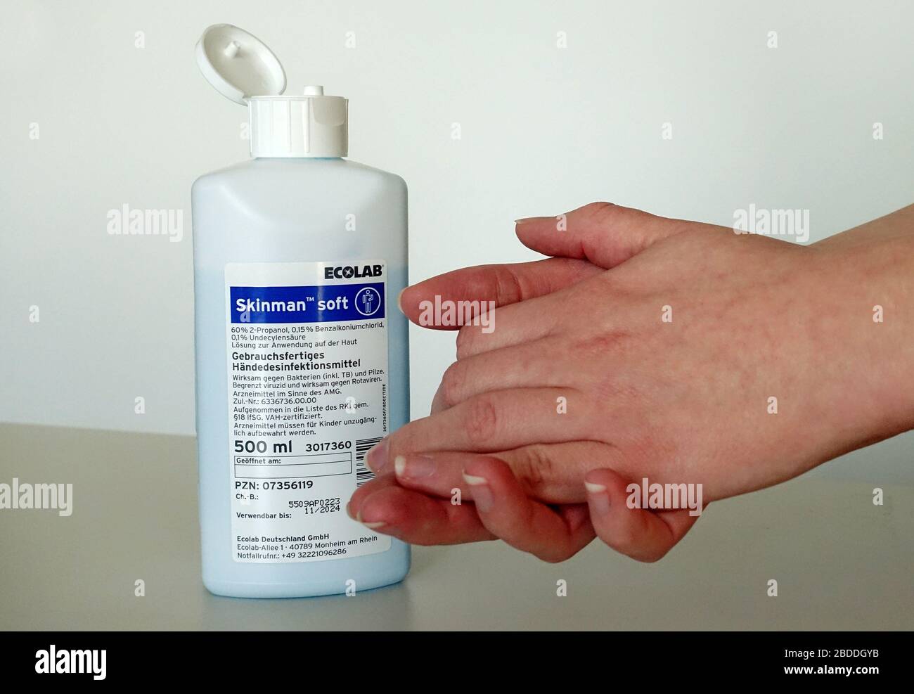 Rub hands hi-res stock photography and images - Alamy