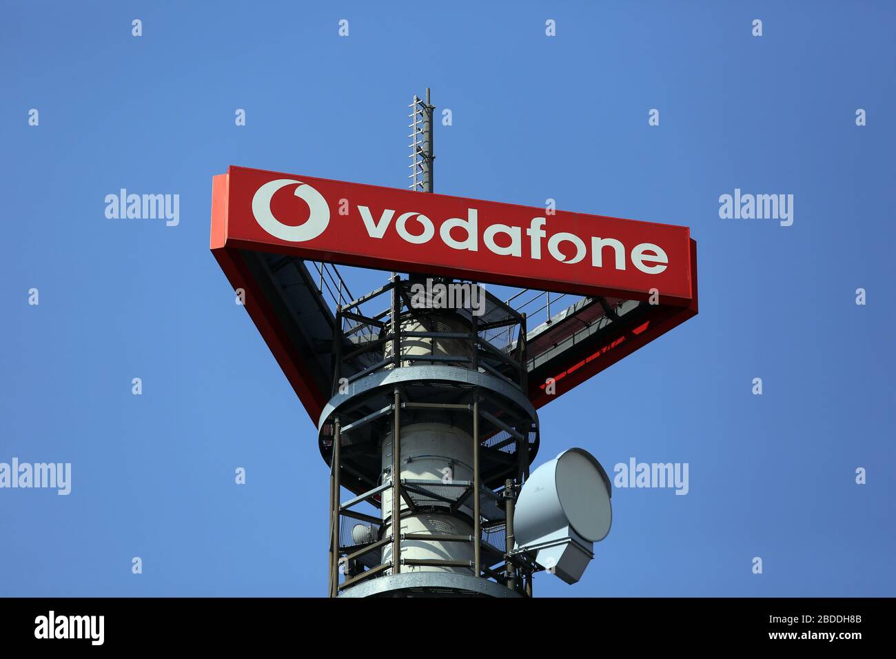 Vodafone mast hi-res stock photography and images - Alamy