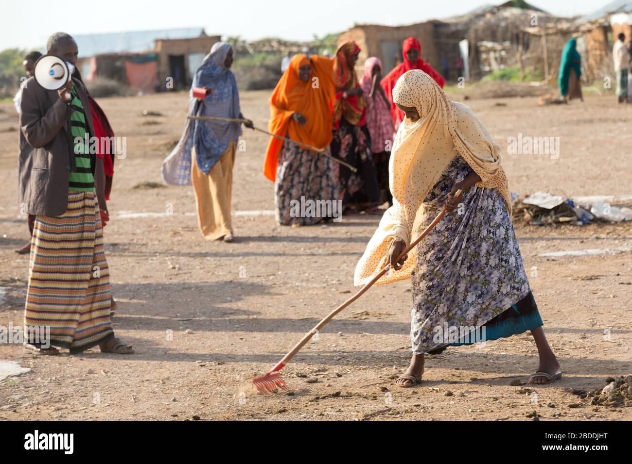 11.11.2019, Burferedo, Somali Region, Ethiopia - Villagers clean up the ...