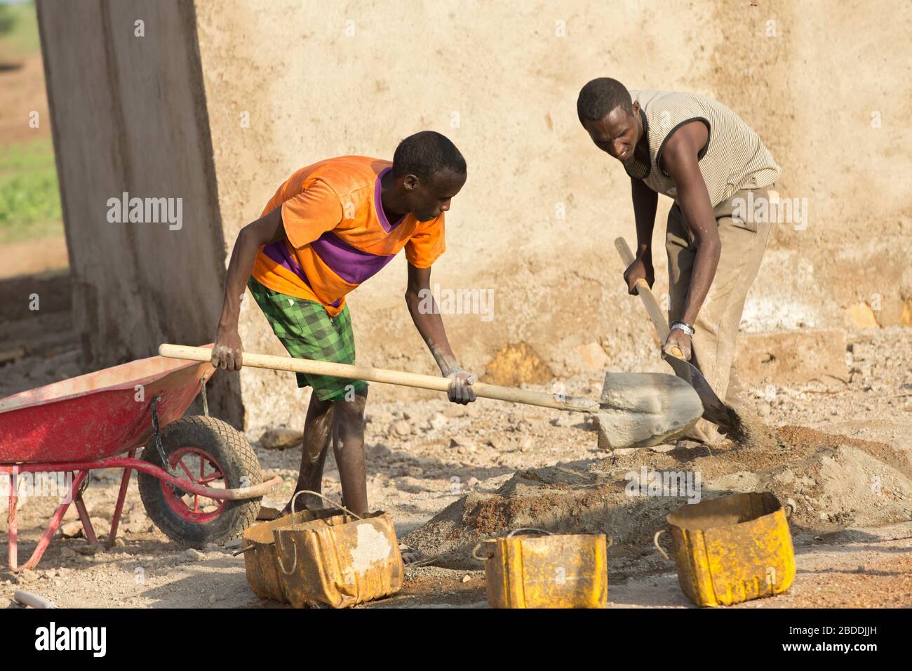 Ethiopia construction workers hi-res stock photography and images - Alamy