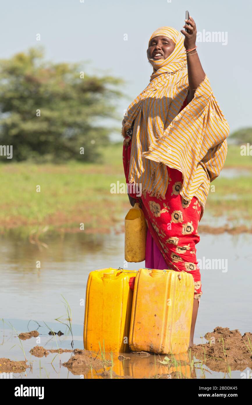 14.11.2019, Gode, Somali Region, Ethiopia - Looking for a good network ...