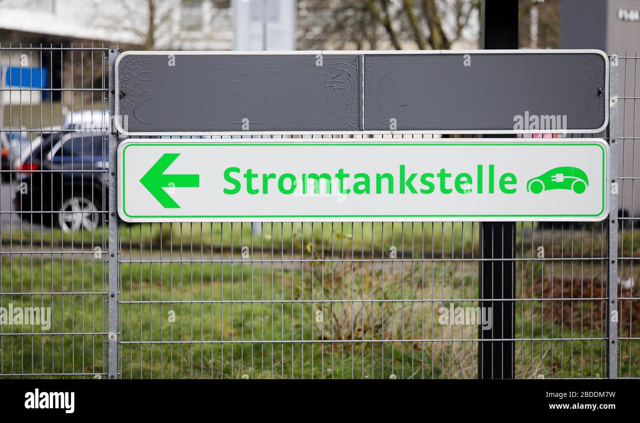 Filling station sign hi-res stock photography and images - Alamy