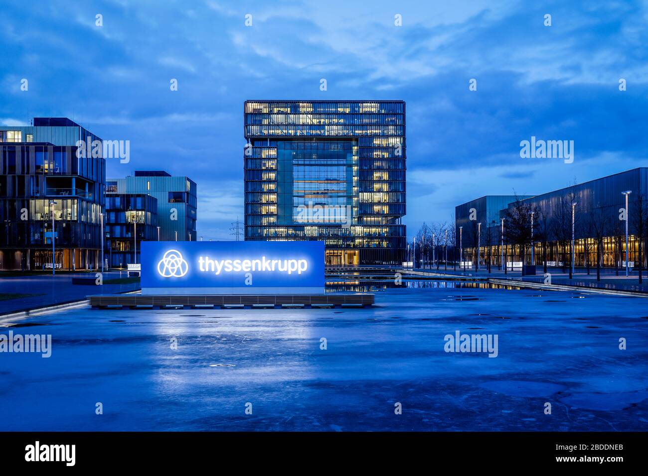 Q1 building hi-res stock photography and images - Alamy