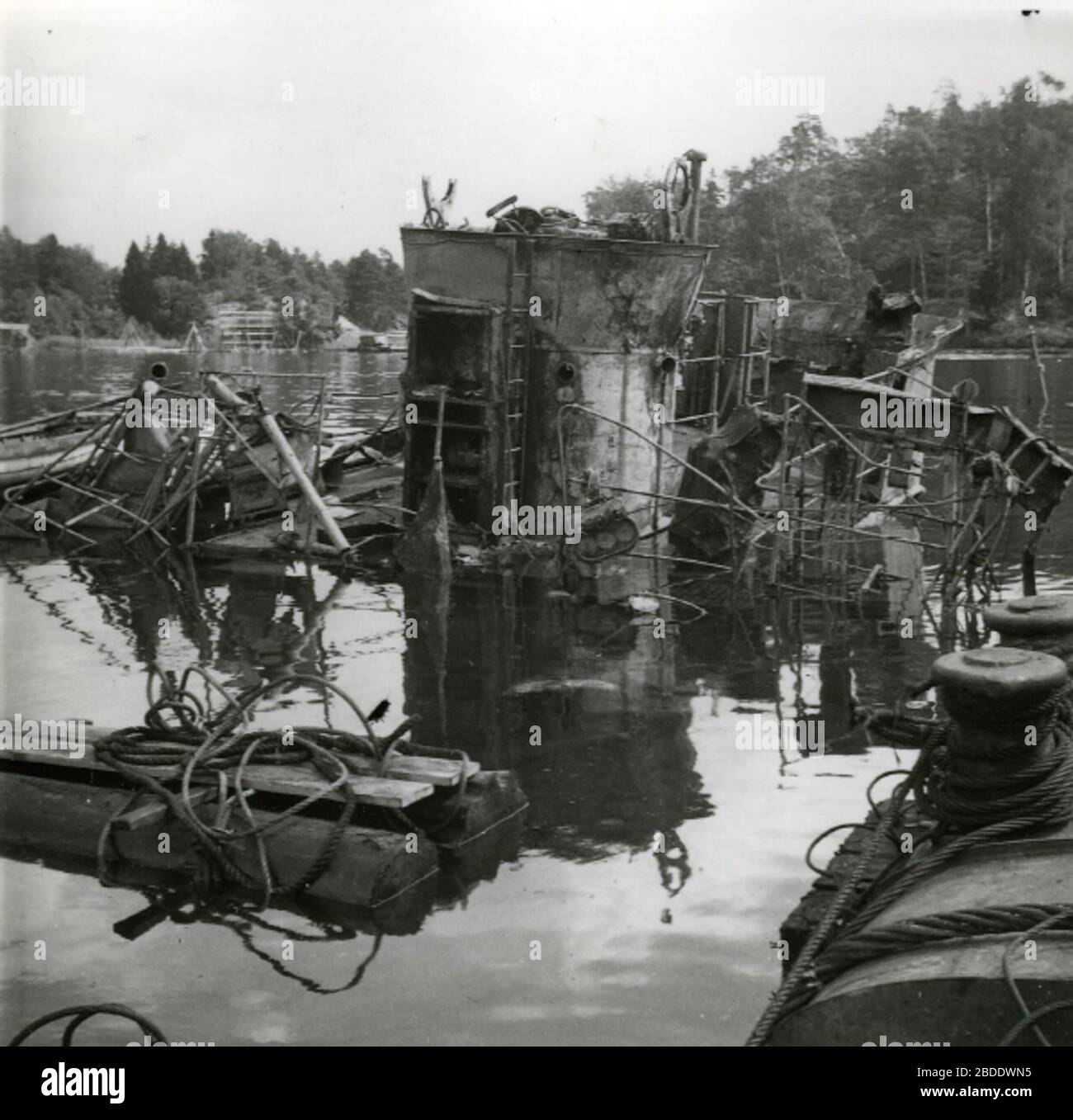Destroyer wreck hi-res stock photography and images - Alamy