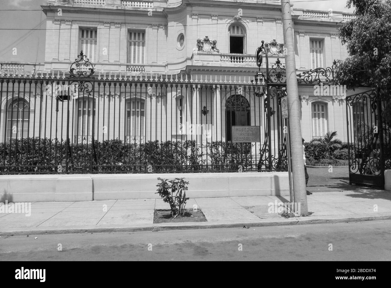 El Vedado section sign post balcony gate metal black white painted ...