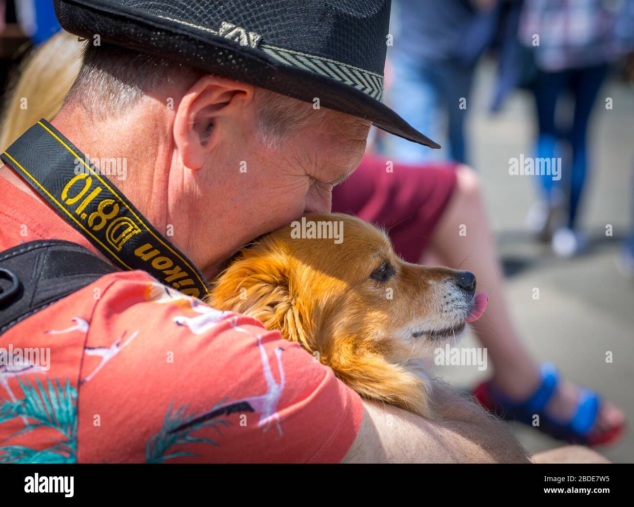 Cuddles cuddling hi-res stock photography and images - Alamy