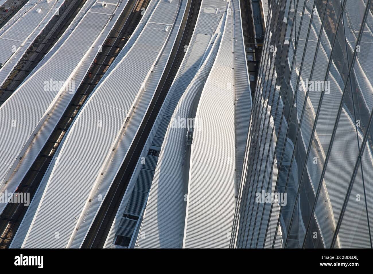 London Bridge Station platforms Stock Photo - Alamy