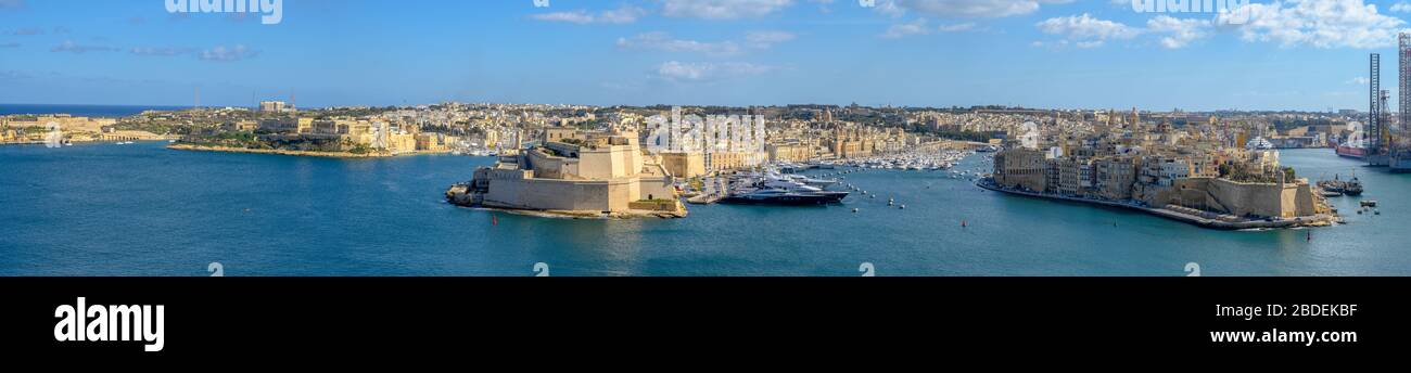 Panoramic view of the 3 cities in Malta.The 3 cities are Vittoriosa ...