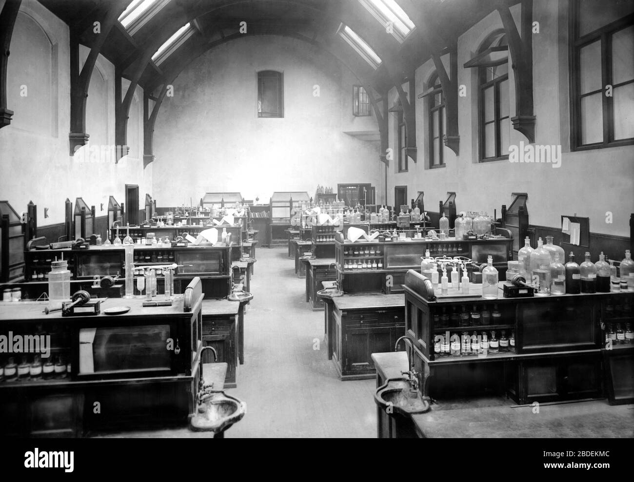 Manchester, Owens College, Quantitive Laboratory 1895 Stock Photo - Alamy
