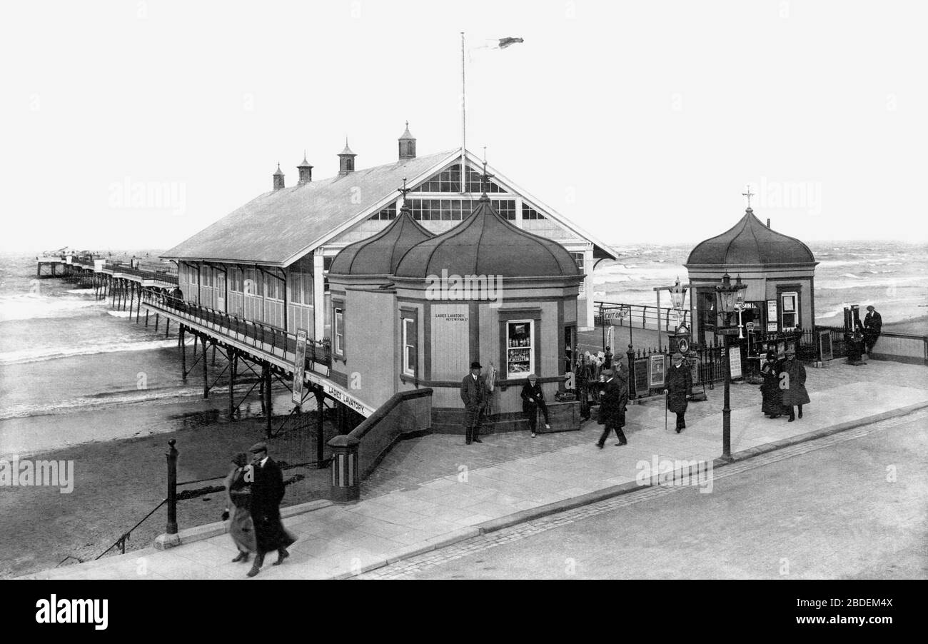 Redcar, the Pier 1913 Stock Photo - Alamy