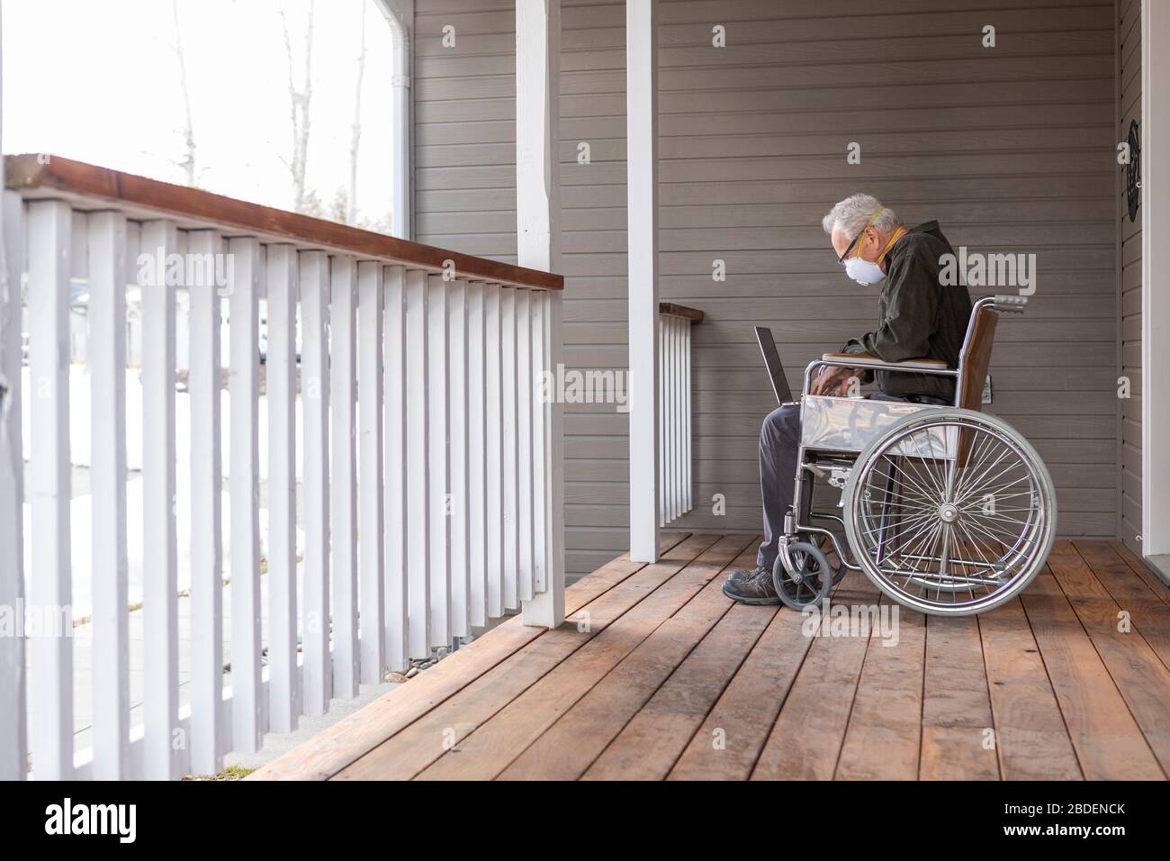 Person in wheelchair with mask hi-res stock photography and images - Alamy