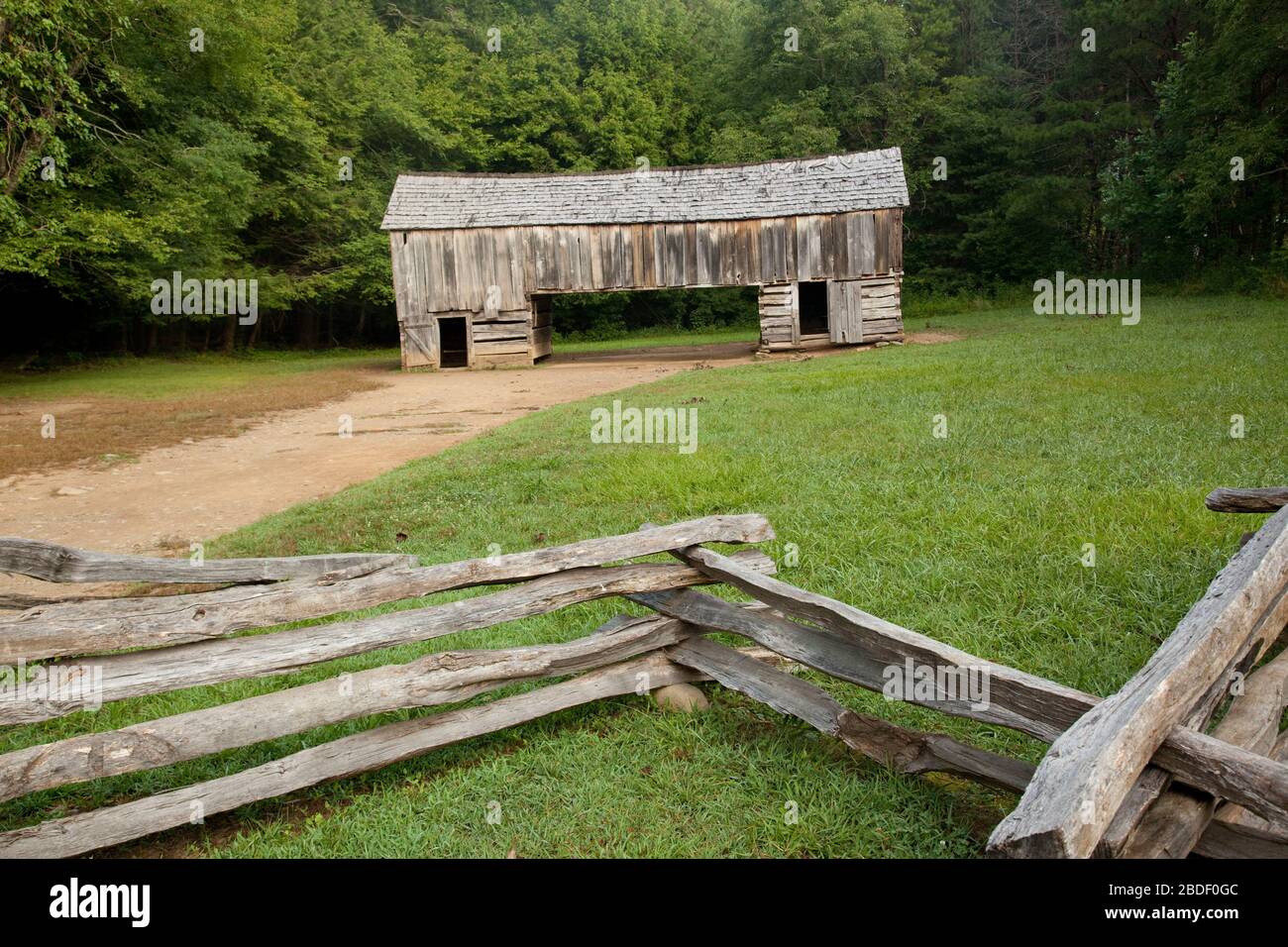 Wooden barn and rail fence Stock Photo - Alamy