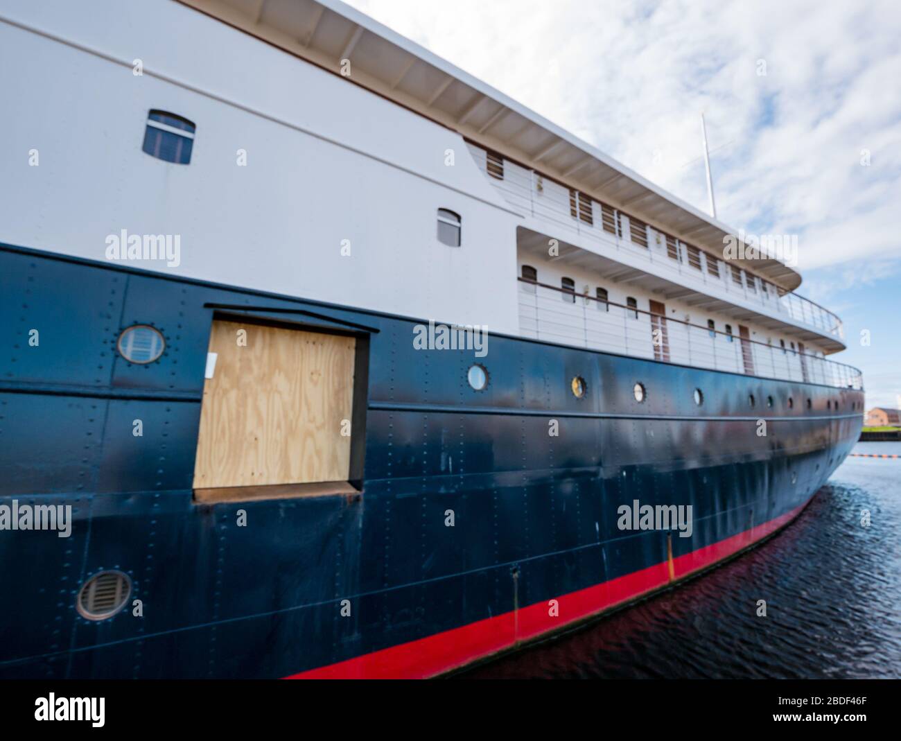 Leith, Edinburgh, Scotland, UK. 8th Apr, 2020. Covid-19 lockdown: The ...