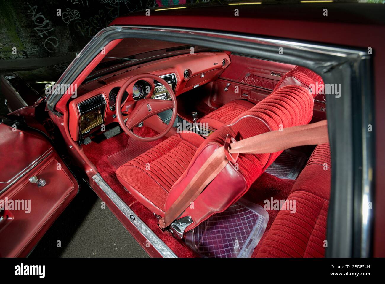 1975 Oldsmobile Cutlass 'Salon' classic American sedan/coupe Stock ...