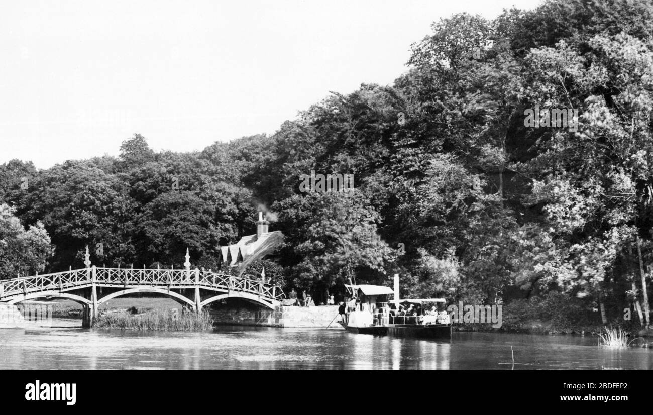 Nuneham Courtenay, Bridge and Oxford Steamer 1890 Stock Photo - Alamy
