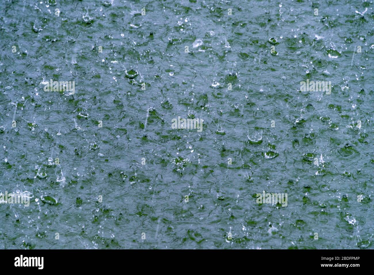 Rain heavy downpour horizontal hi-res stock photography and images - Alamy