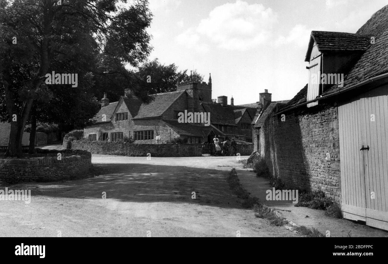 Upper Slaughter, the Square c1960 Stock Photo - Alamy