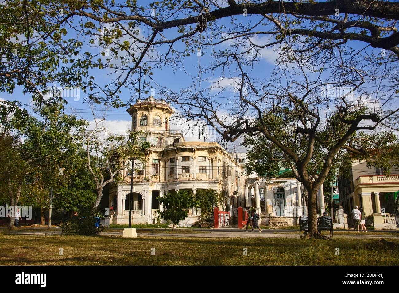 Classic colonial architecture in Havana, Cuba Stock Photo - Alamy
