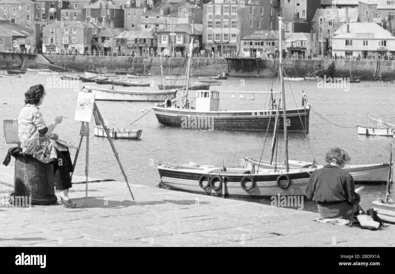 St Ives, an Artist c1947 Stock Photo - Alamy