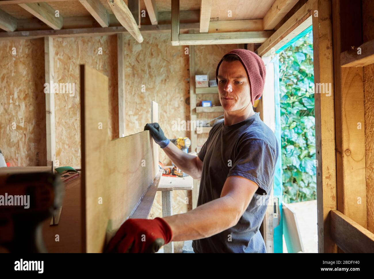 Carpenter shed hi-res stock photography and images - Alamy