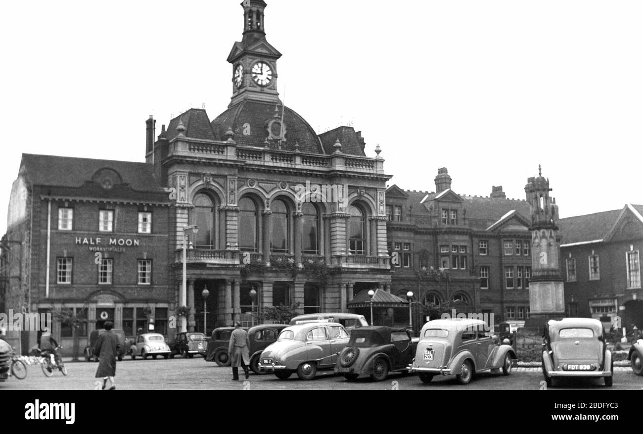 Retford, Town Hall and Memorial 1954 Stock Photo - Alamy