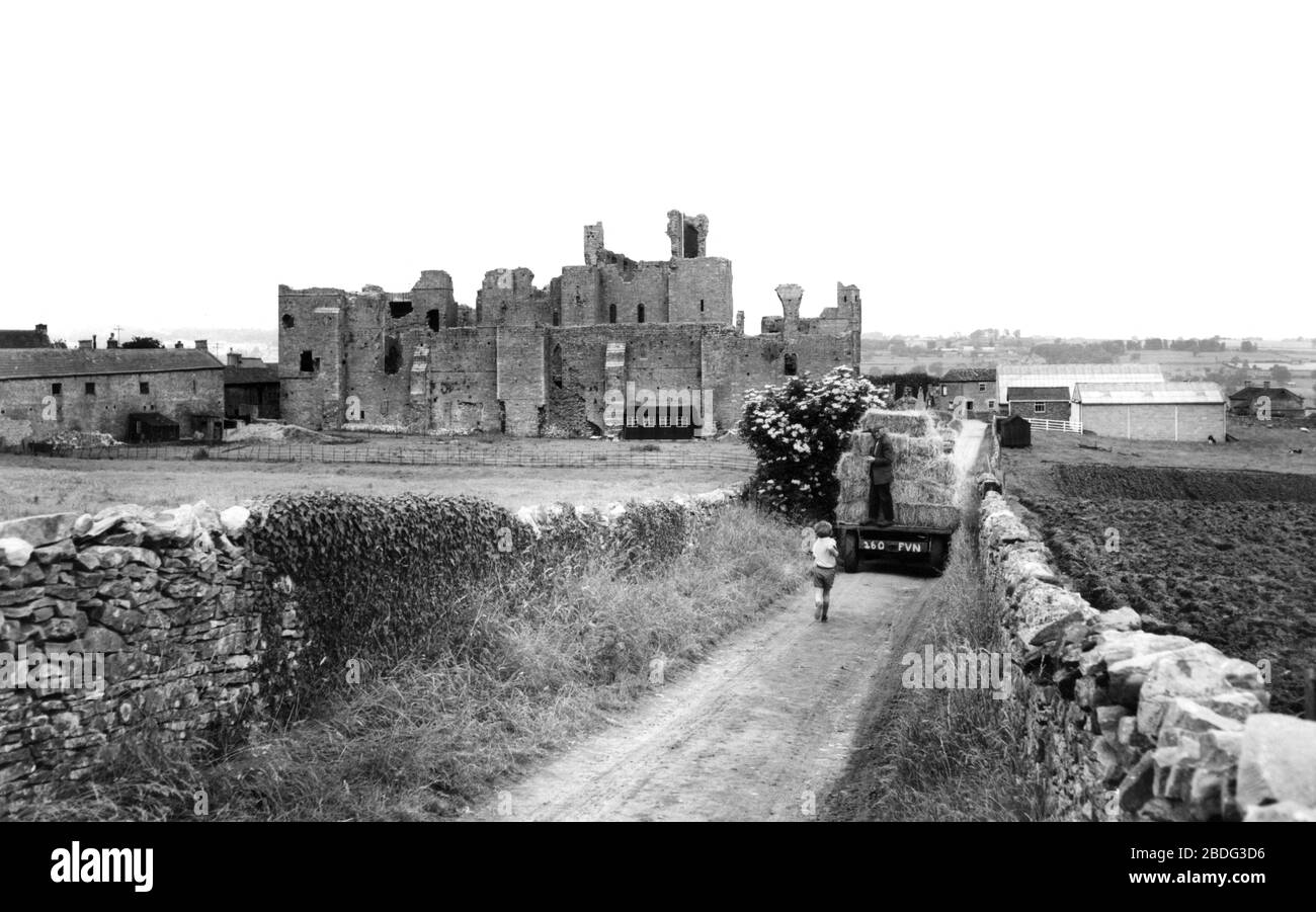 Middleham, the Castle c1960 Stock Photo - Alamy