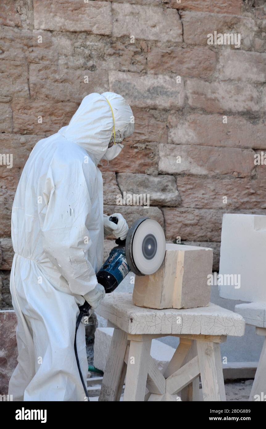 Stonemason at work Stock Photo - Alamy