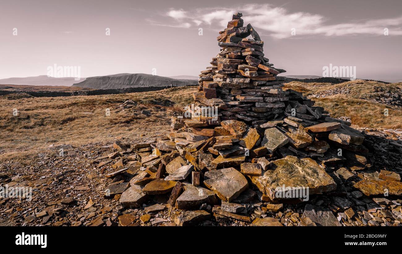 Mastiles lane green lane limestone hi-res stock photography and images ...