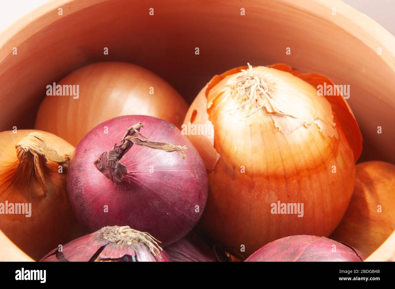 storage of onions in a ceramics pot to keep them cool and dry Stock ...