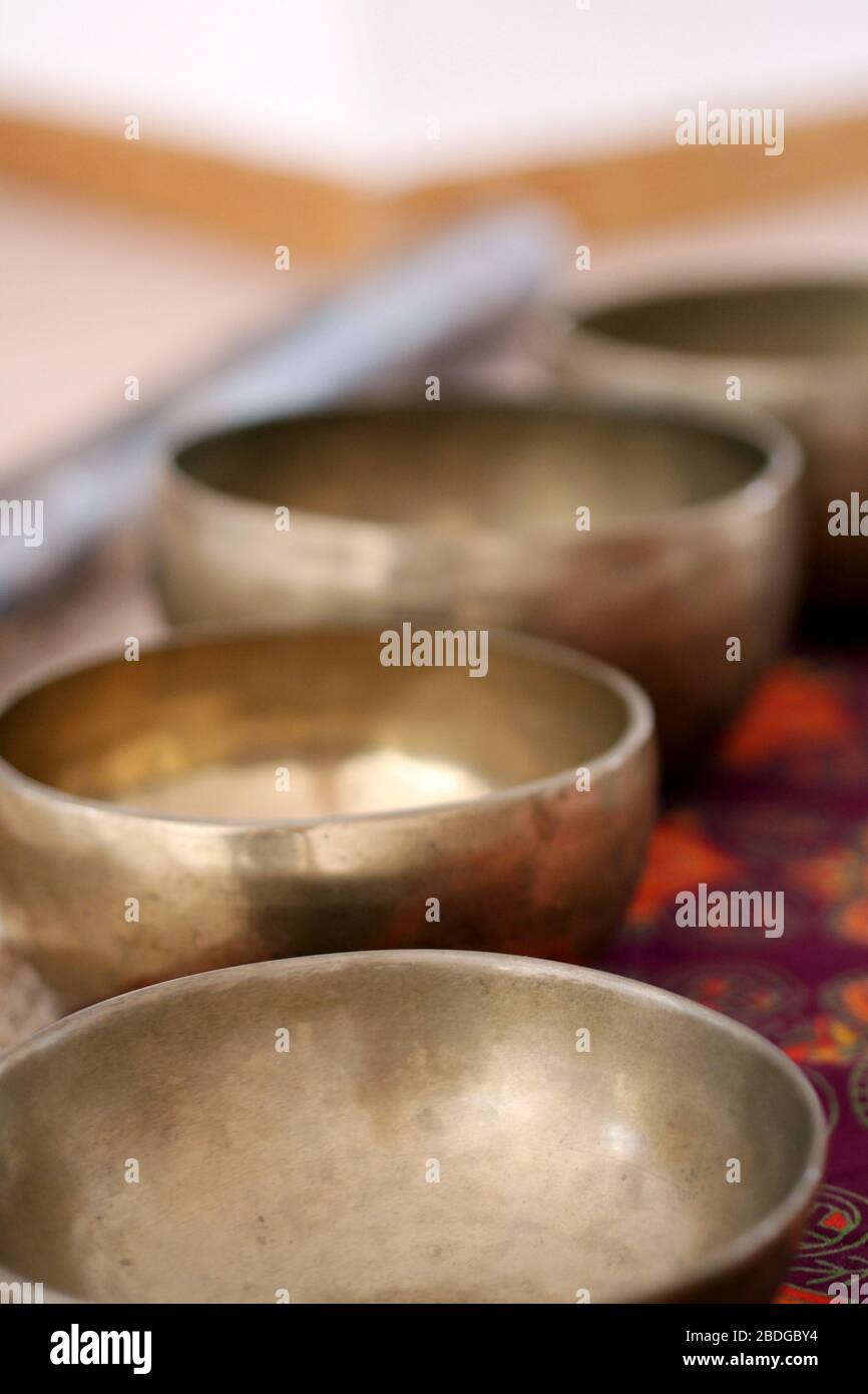 Tibetan singing bowls hi-res stock photography and images - Alamy