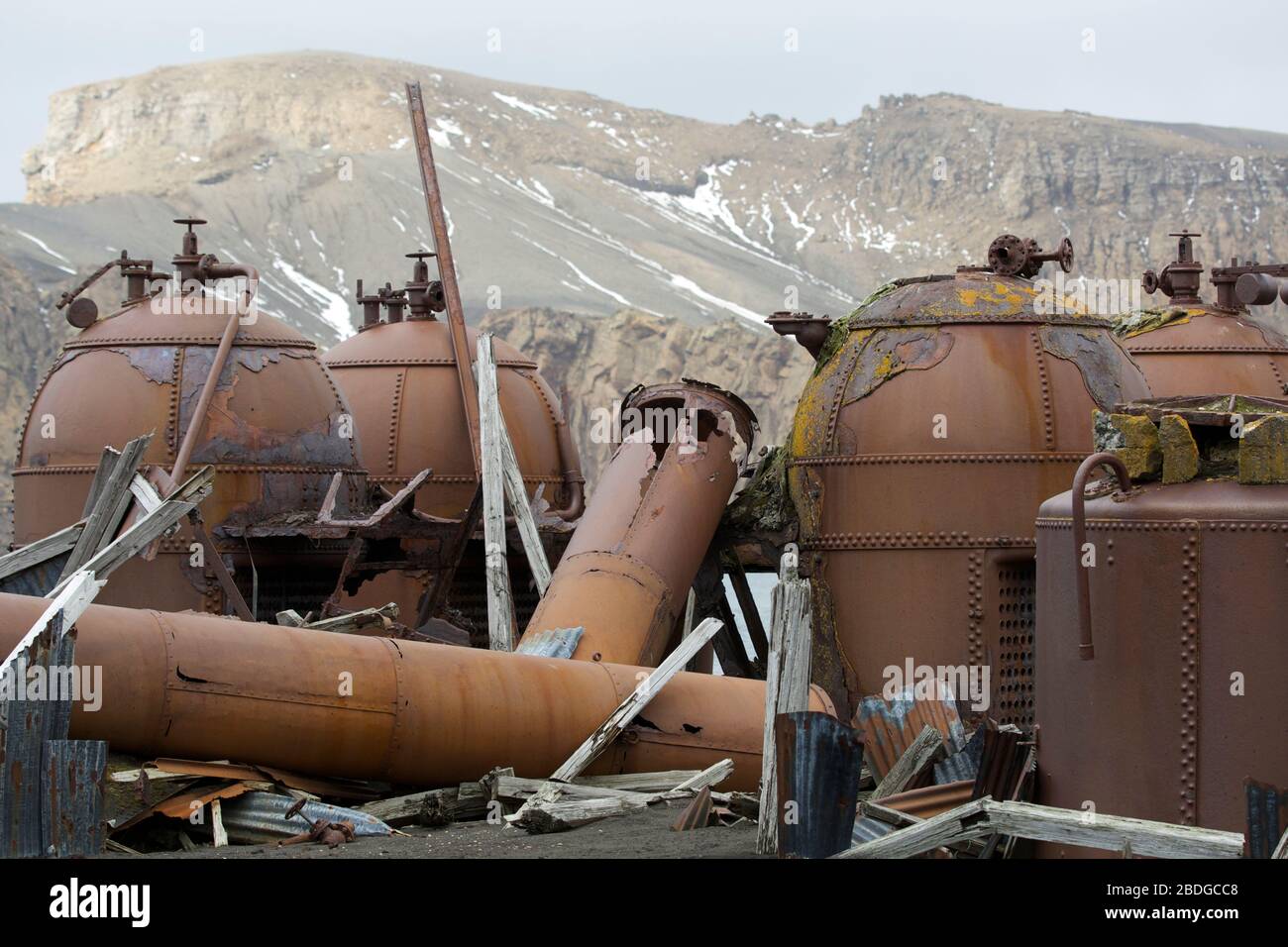 Rusted tanks hi-res stock photography and images - Alamy