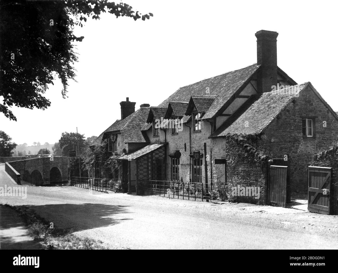 Leintwardine, Lion Hotel and Bridge c1950 Stock Photo - Alamy