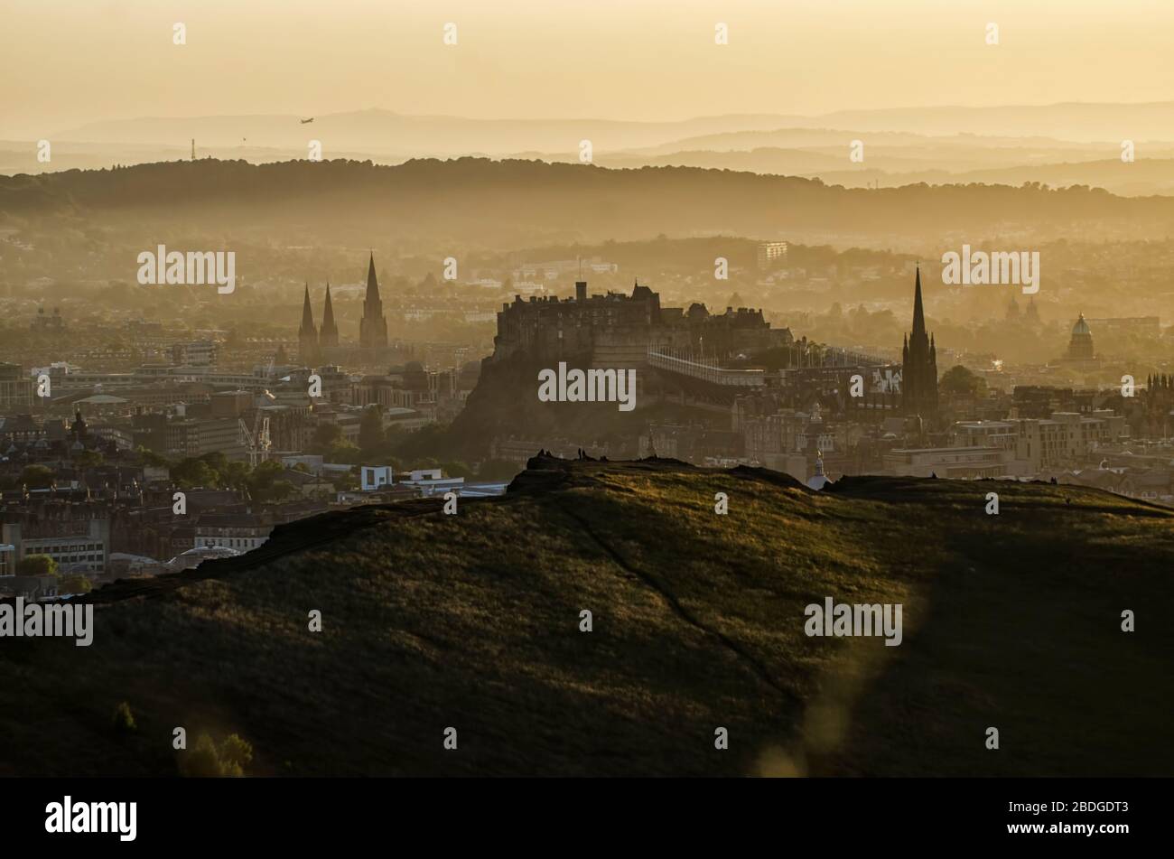 Edinburgh sunrise walking hi-res stock photography and images - Alamy