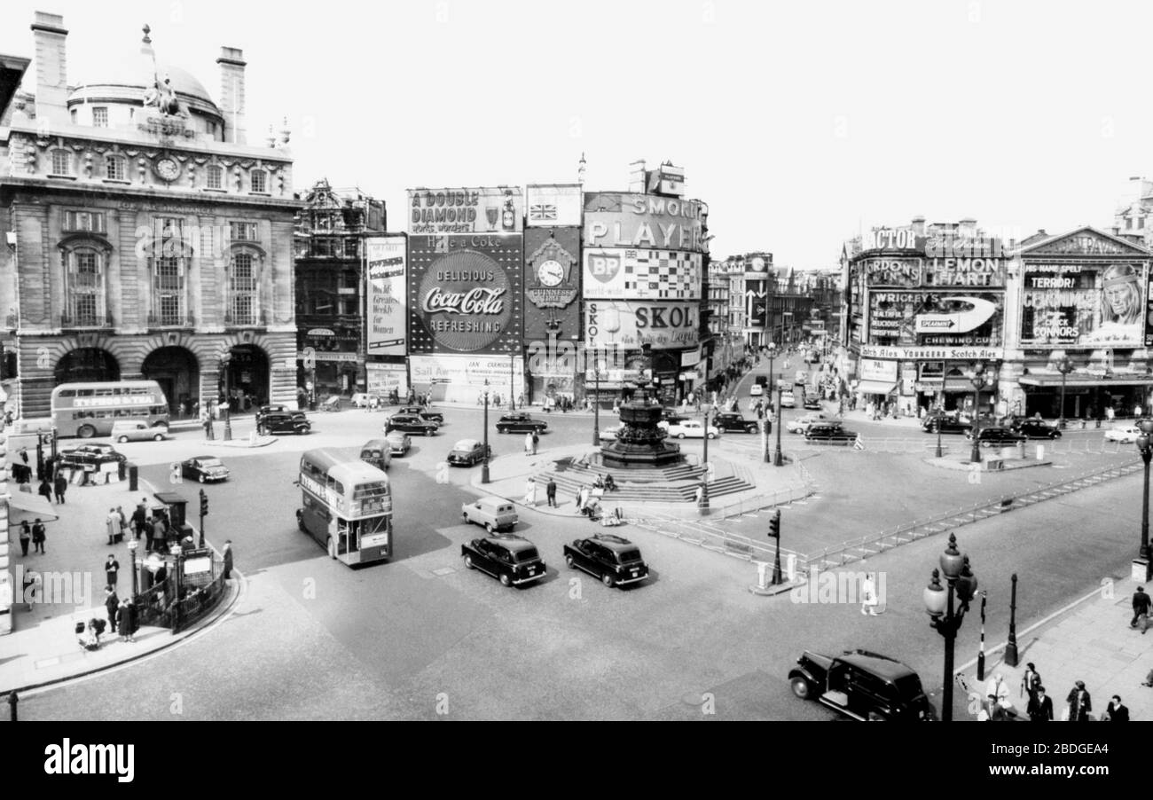 London, Piccadilly Circus 1962 Stock Photo - Alamy