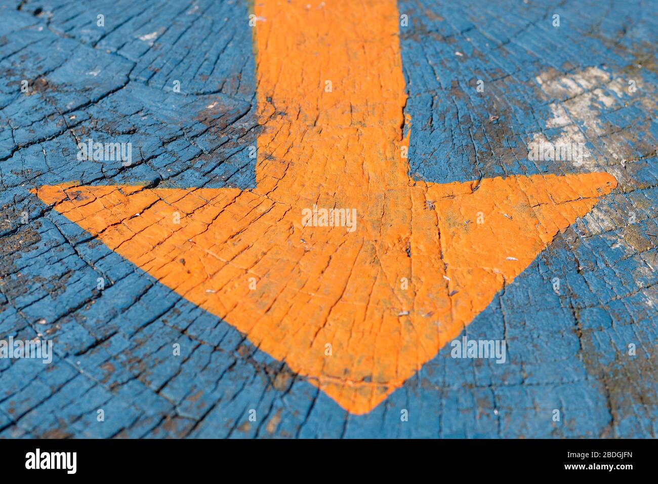Orange arrow hi-res stock photography and images - Alamy