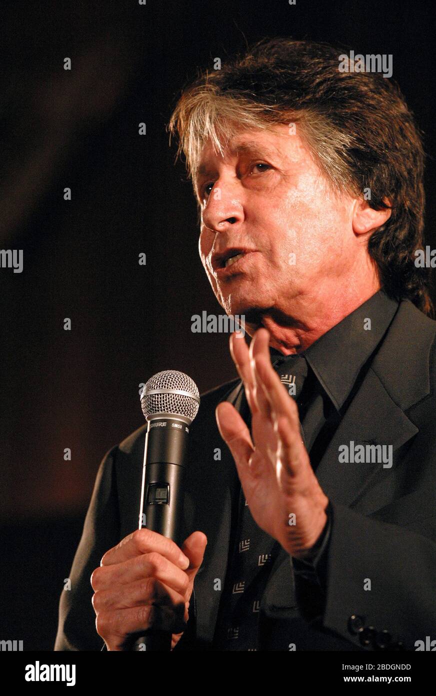 David Brenner performing at Har-Zion synagogue on November 13,2005 ...