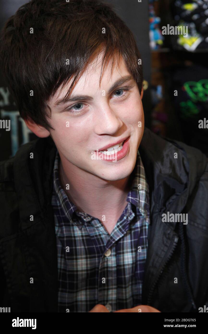 Cast members from Percy Jackson and the Olympians The Lightning Thief ...